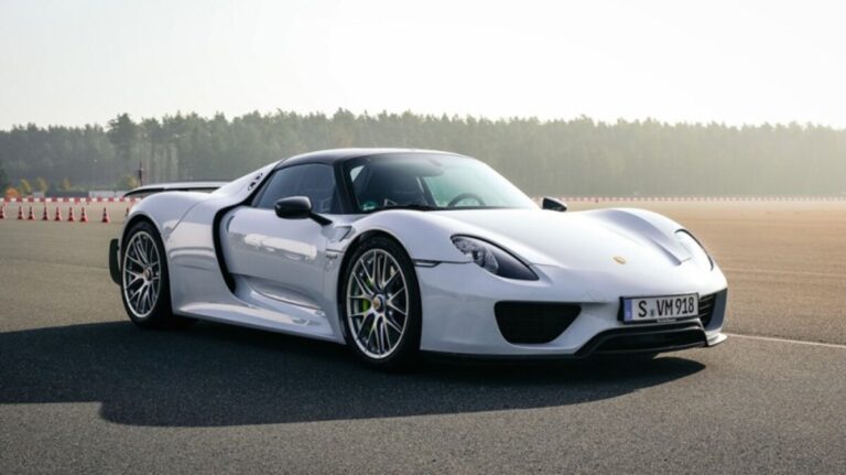 The 25 Fastest Cars in the World in 2024, Ranked - Luxury Cars Mag