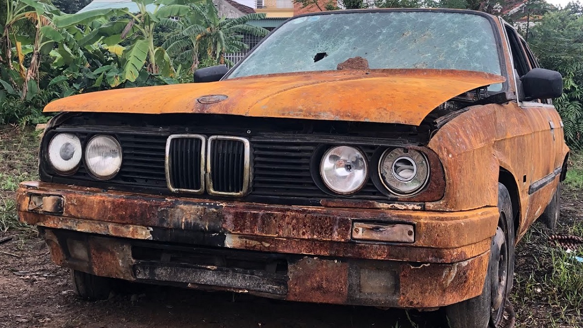 Complete restoration of 50-year-old BMW 3 Series cars that suffered severe damage - Luxury Cars Mag